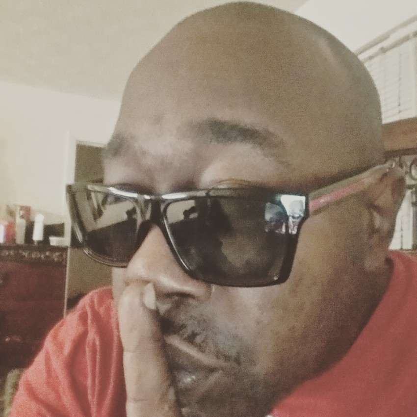 Hire Raymone with a E - Comedian in Jacksonville Beach, Florida