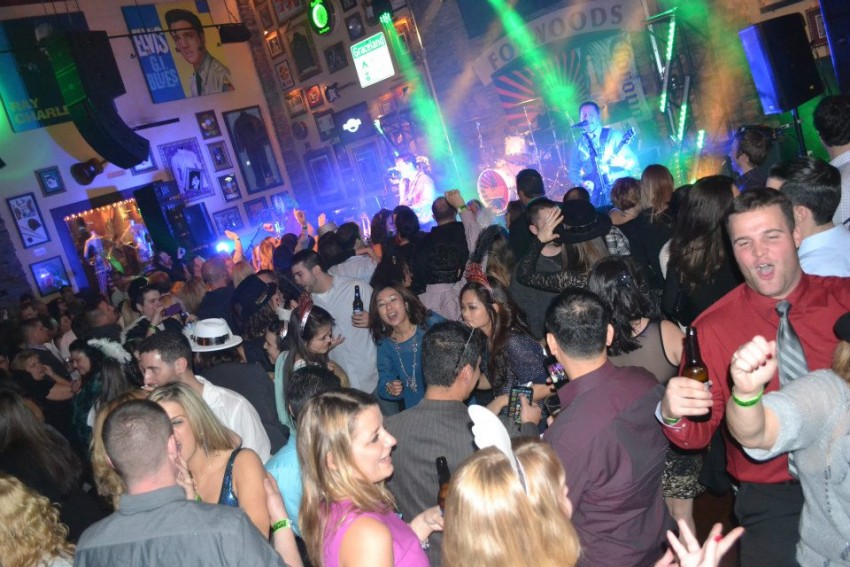 Hire Red Light - Cover Band in Moosup, Connecticut