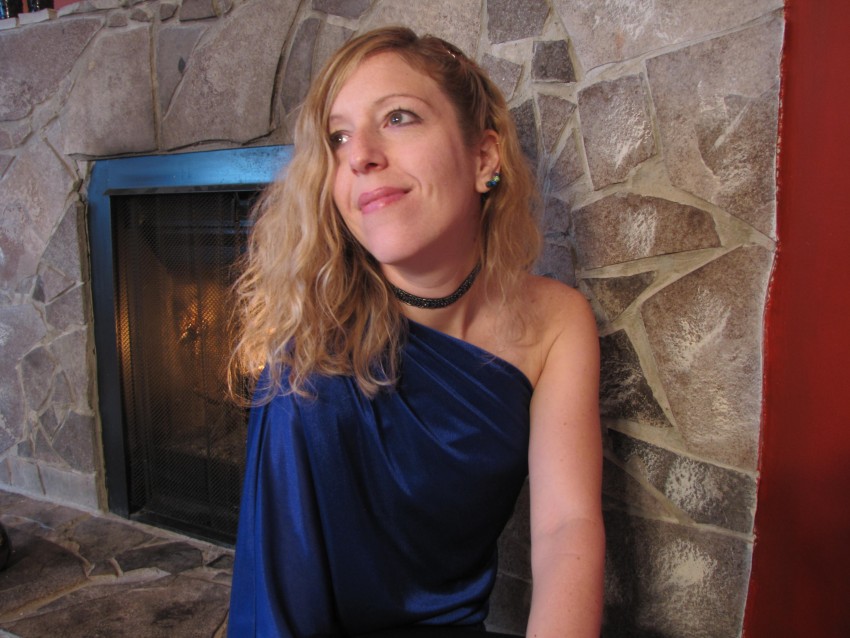 Hire Renee Cross - Singing Pianist in Guelph, Ontario