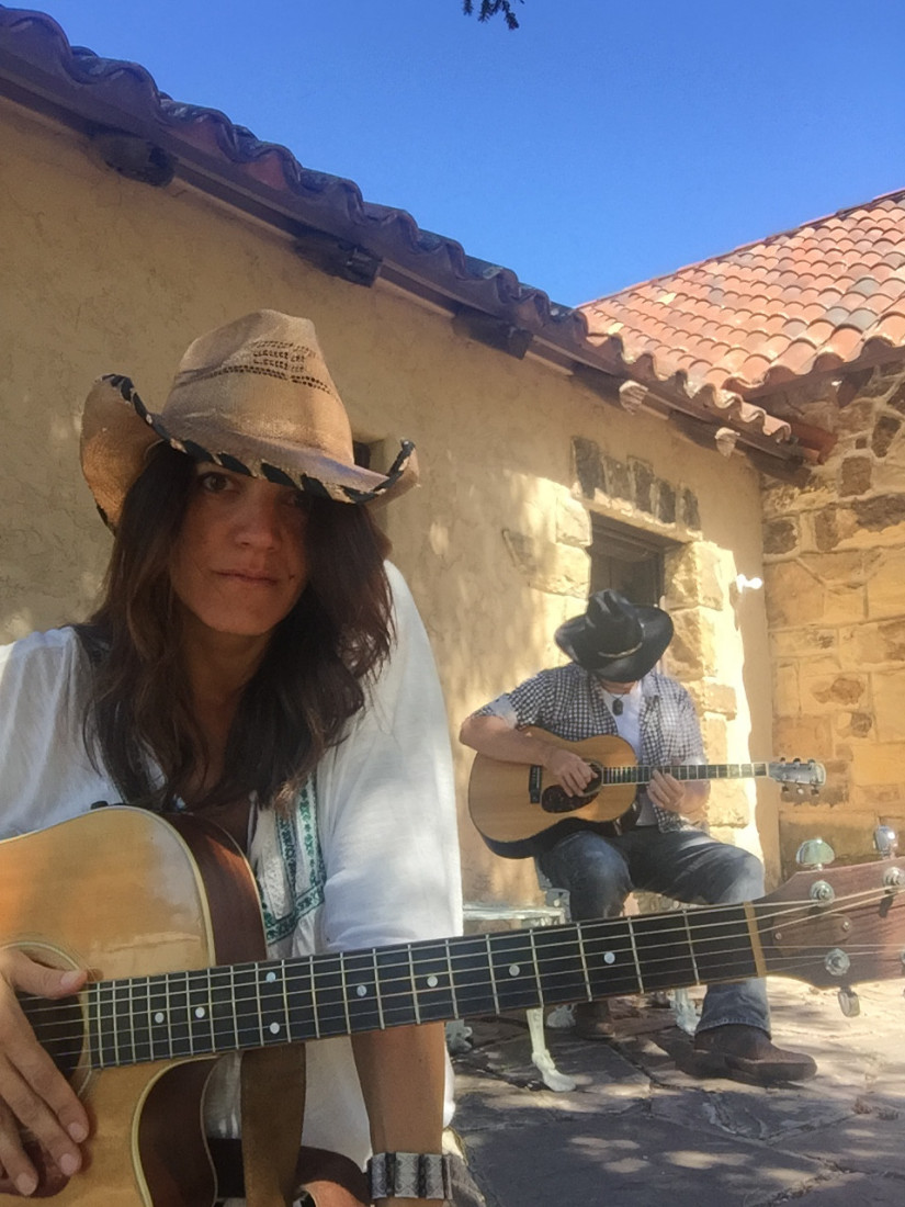 Hire Robin Lore - Singing Guitarist in Dallas, Texas