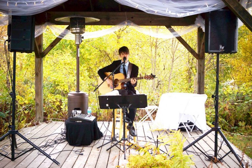 Hire Vinnie Rose - Singing Guitarist in St Paul, Minnesota