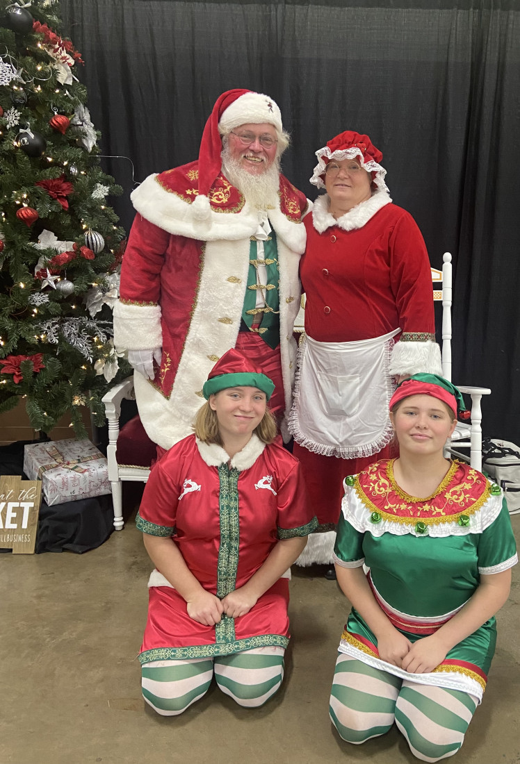 Hire Santa and Mrs. Claus Knoxville - Santa Claus in Powell, Tennessee