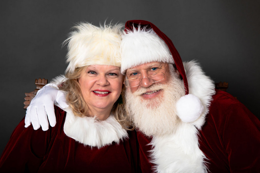 Hire Santa Chris and Cathy Claus - Santa Claus in Jasper, Georgia