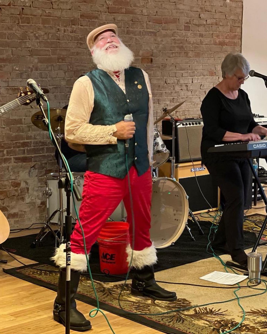 Hire Santa Chris and Cathy Claus - Santa Claus in Jasper, Georgia