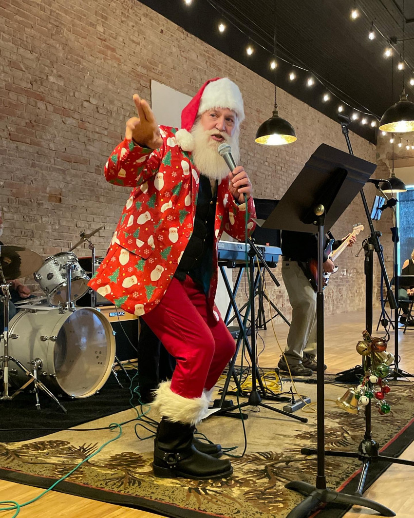 Hire Santa Chris and Cathy Claus - Santa Claus in Jasper, Georgia