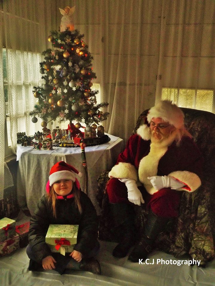 Hire Santa Lee - Santa Claus in Galeton, Pennsylvania