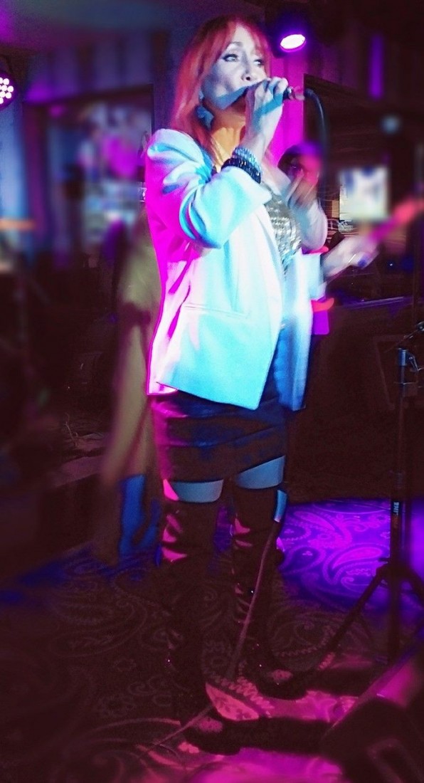 Hire Shea Chambers - R&B Vocalist in Los Angeles, California