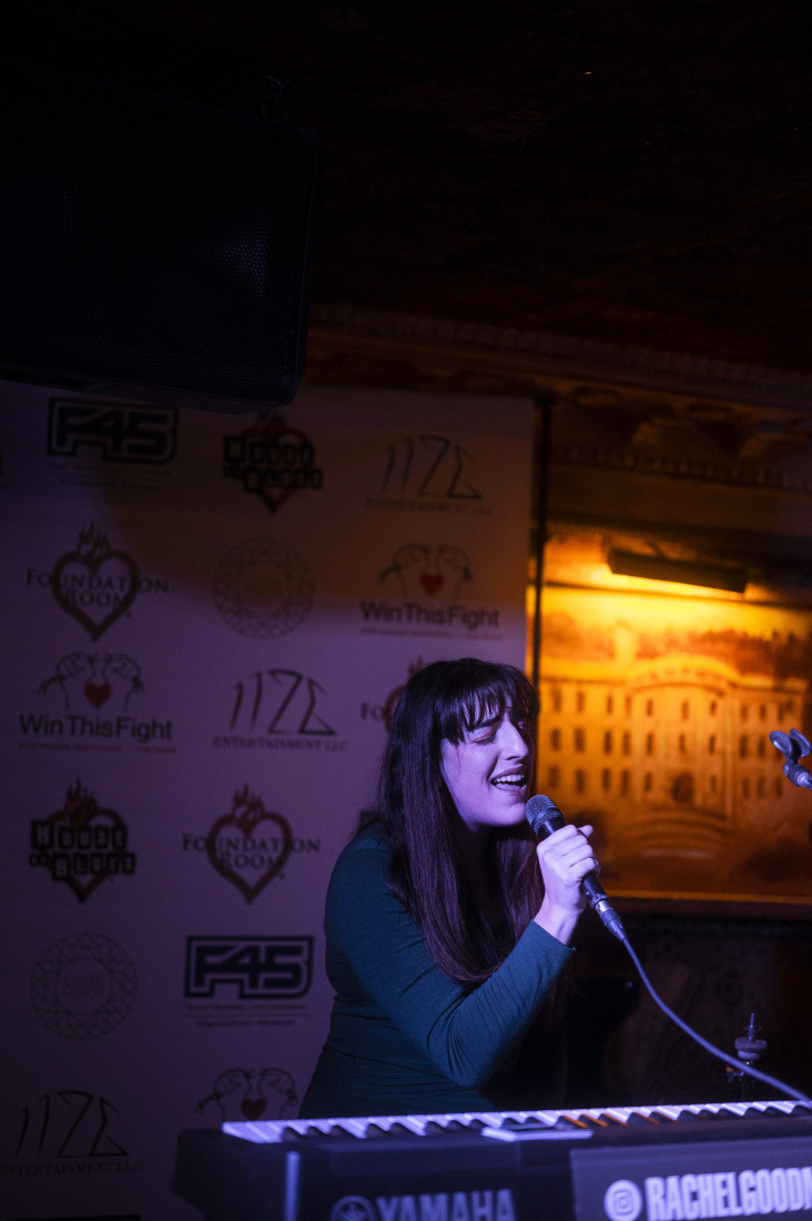 Hire Solo Acoustic Piano Singer Hits - Wedding Singer in Chicago, Illinois