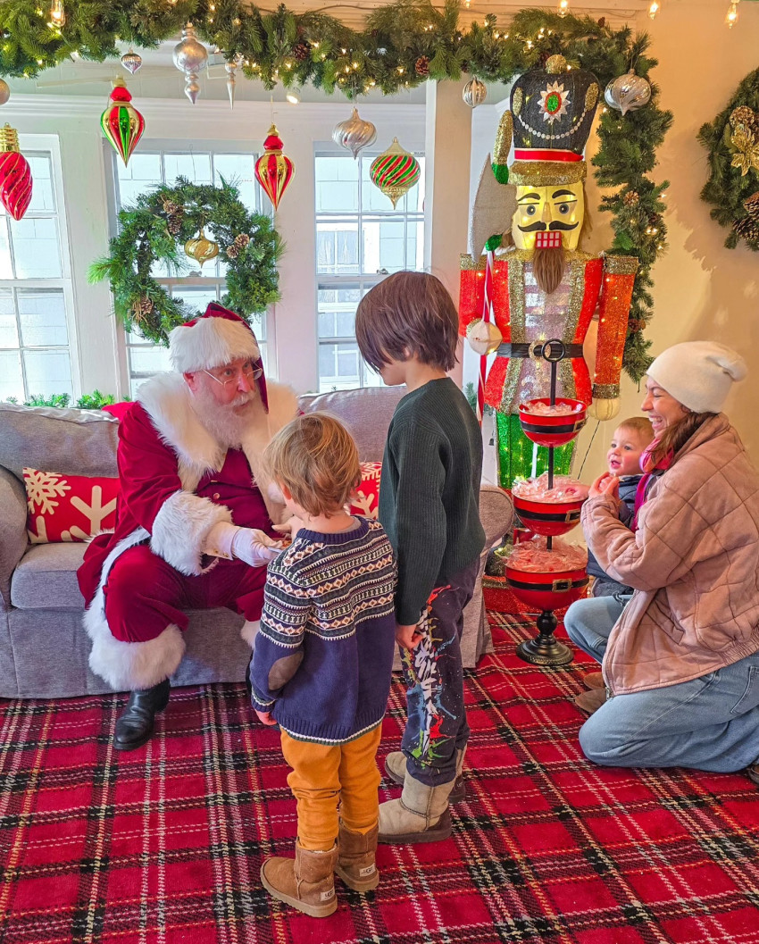 Hire Summertime Santa - Santa Claus in Oak Ridge, New Jersey