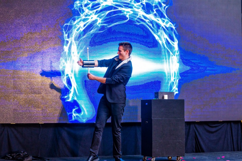 Hire Magician Eric Giliam - Magician in Phoenix, Arizona
