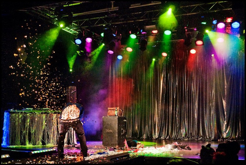 Hire The Wonder Show - Magician in Los Angeles, California