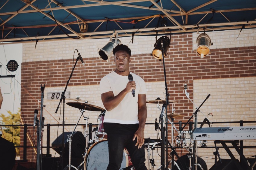 Hire Topi Mandela - One Man Band in Dallas, Texas