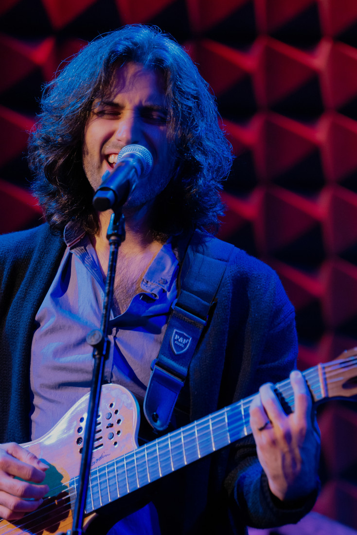 Hire Your favorite songs on an elegant guitar - Classical Guitarist in ...